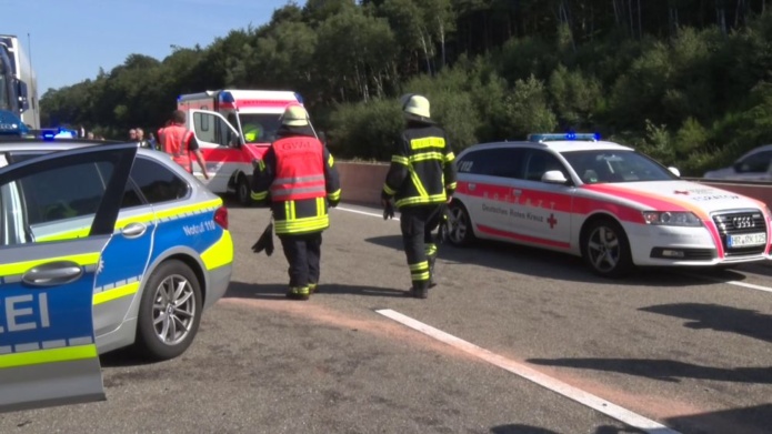 A7 nach LKW-Unfall voll gesperrt – Fahrer schwer verletzt (Video) – Hessennews TV