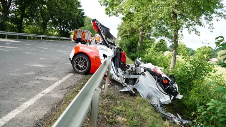 B251: Tödlicher Unfall mit Sportwagen bei Ehlen (Video) – Hessennews TV