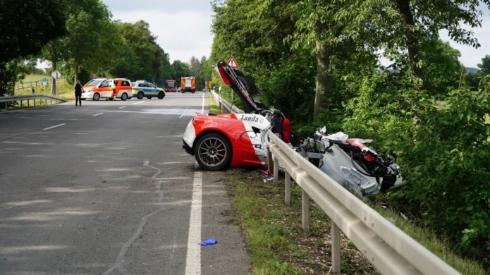 B251: Tödlicher Unfall mit Sportwagen bei Ehlen (Video) – Hessennews TV