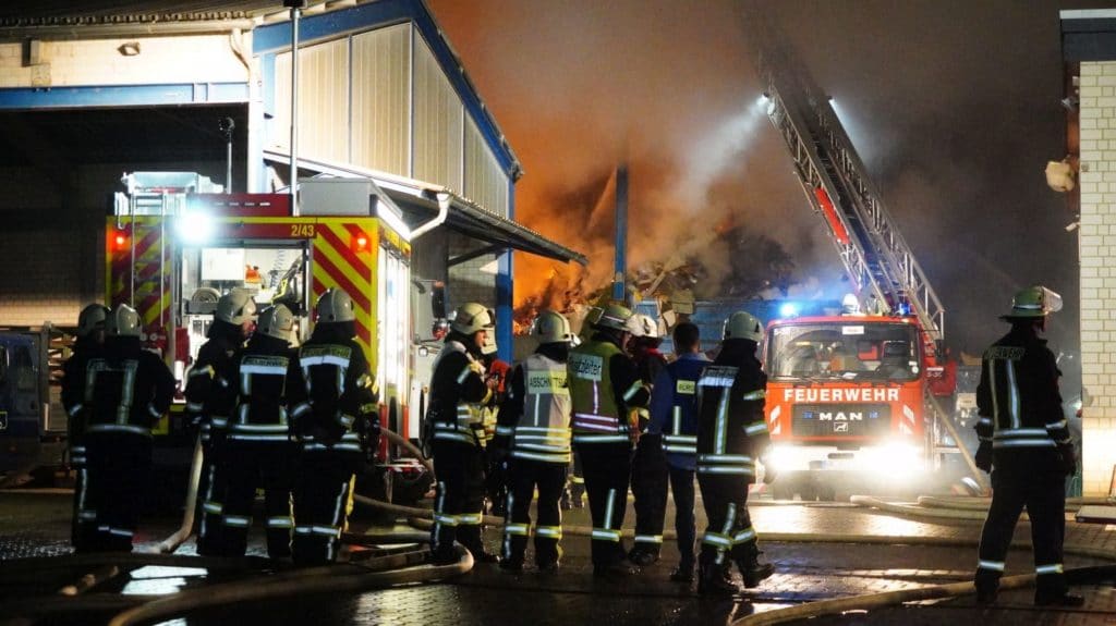 Großbrand in Grifte – Müll in Abfallentsorgung brennt – Hessennews TV