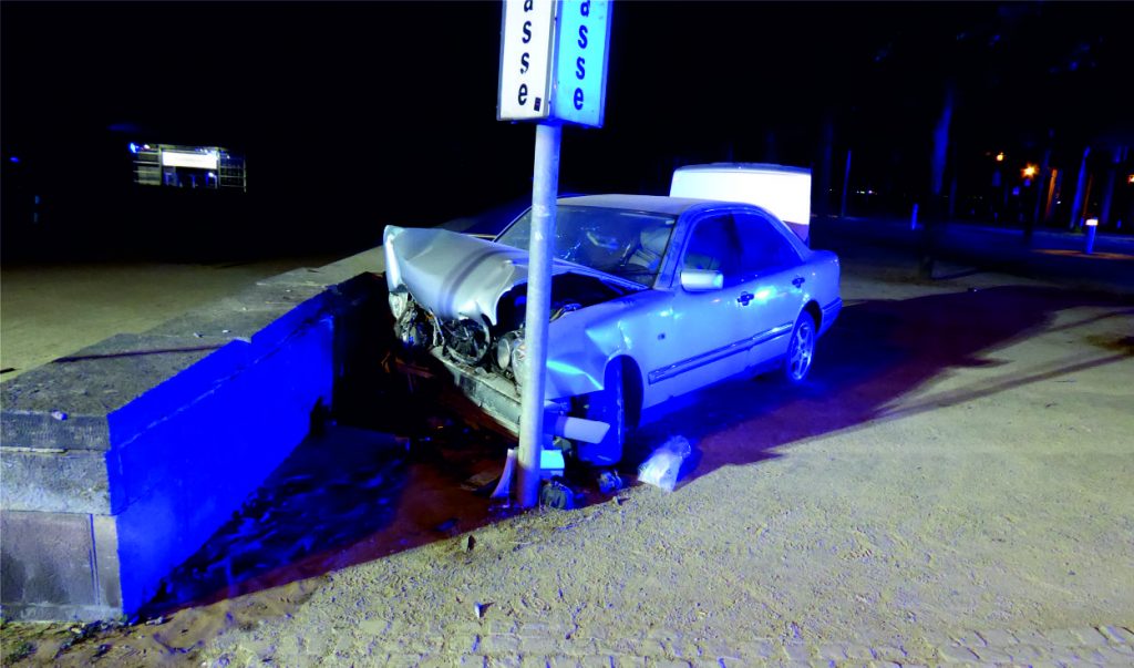 Drei Verletzte bei Alleinunfall am Friedrichplatz in Kassel – Hessennews TV